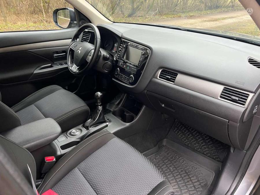 Pelēks Mitsubishi Outlander 2017 Tauragė, ar dzinēja tilpumu 2.27 L un nobraukumu 149 tūkst. km par 9800 €, foto 11 vietnē AUTOMOTO.COM.LV