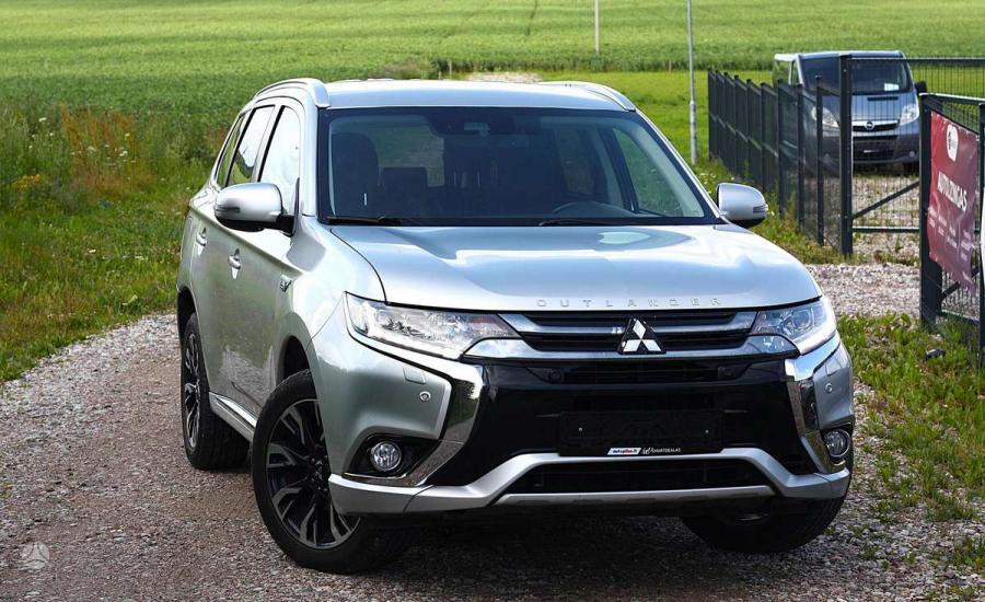 Grey Mitsubishi Outlander 2017 in Kretinga, with an engine capacity of 2.00 L and mileage of 167 thousand km for 13399 €, photo 1 on AUTOMOTO.COM.LV