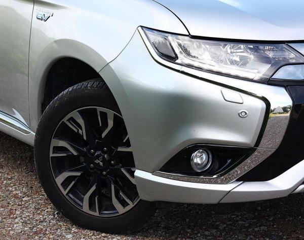 Grey Mitsubishi Outlander 2017 in Kretinga, with an engine capacity of 2.00 L and mileage of 167 thousand km for 13399 €, photo 3 on AUTOMOTO.COM.LV