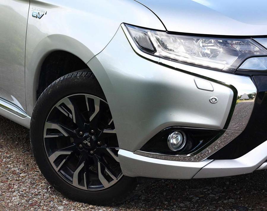 Grey Mitsubishi Outlander 2017 in Kretinga, with an engine capacity of 2.00 L and mileage of 167 thousand km for 13399 €, photo 4 on AUTOMOTO.COM.LV