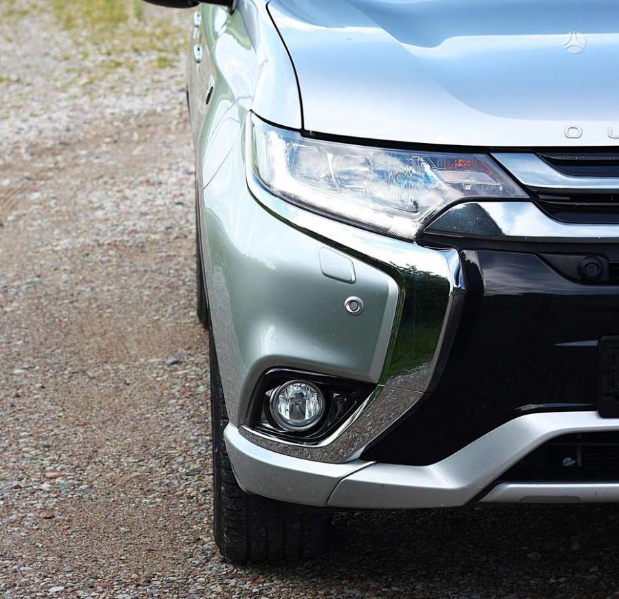 Grey Mitsubishi Outlander 2017 in Kretinga, with an engine capacity of 2.00 L and mileage of 167 thousand km for 13399 €, photo 5 on AUTOMOTO.COM.LV