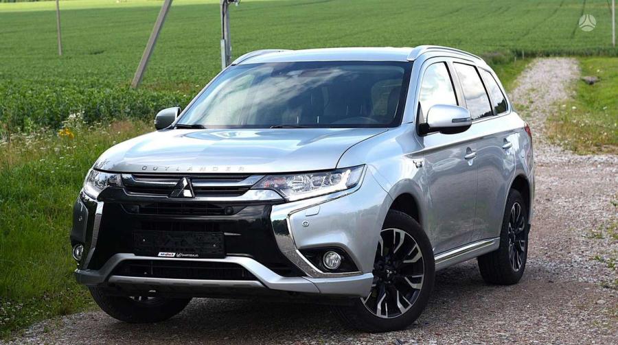 Grey Mitsubishi Outlander 2017 in Kretinga, with an engine capacity of 2.00 L and mileage of 167 thousand km for 13399 €, photo 7 on AUTOMOTO.COM.LV