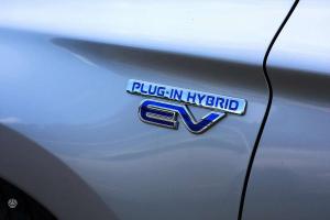 Grey Mitsubishi Outlander 2017 in Kretinga, with an engine capacity of 2.00 L and mileage of 167 thousand km for 13399 €, photo 10 on AUTOMOTO.COM.LV
