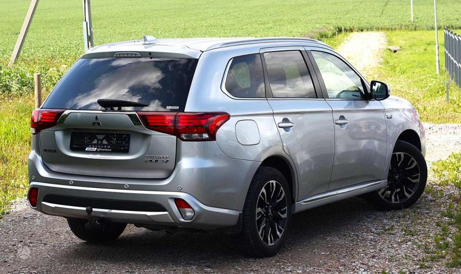 Grey Mitsubishi Outlander 2017 in Kretinga, with an engine capacity of 2.00 L and mileage of 167 thousand km for 13399 €, photo 13 on AUTOMOTO.COM.LV