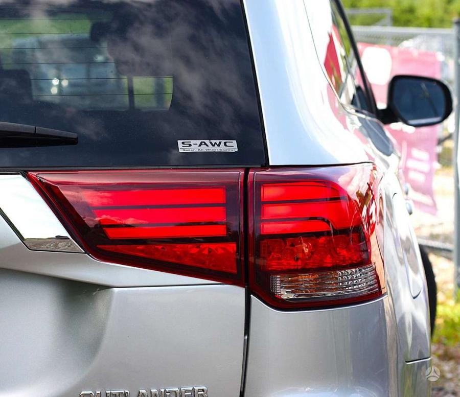 Grey Mitsubishi Outlander 2017 in Kretinga, with an engine capacity of 2.00 L and mileage of 167 thousand km for 13399 €, photo 17 on AUTOMOTO.COM.LV