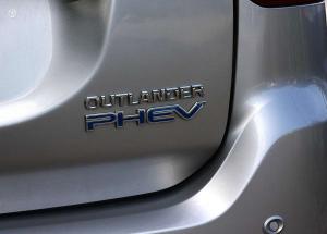 Grey Mitsubishi Outlander 2017 in Kretinga, with an engine capacity of 2.00 L and mileage of 167 thousand km for 13399 €, photo 18 on AUTOMOTO.COM.LV