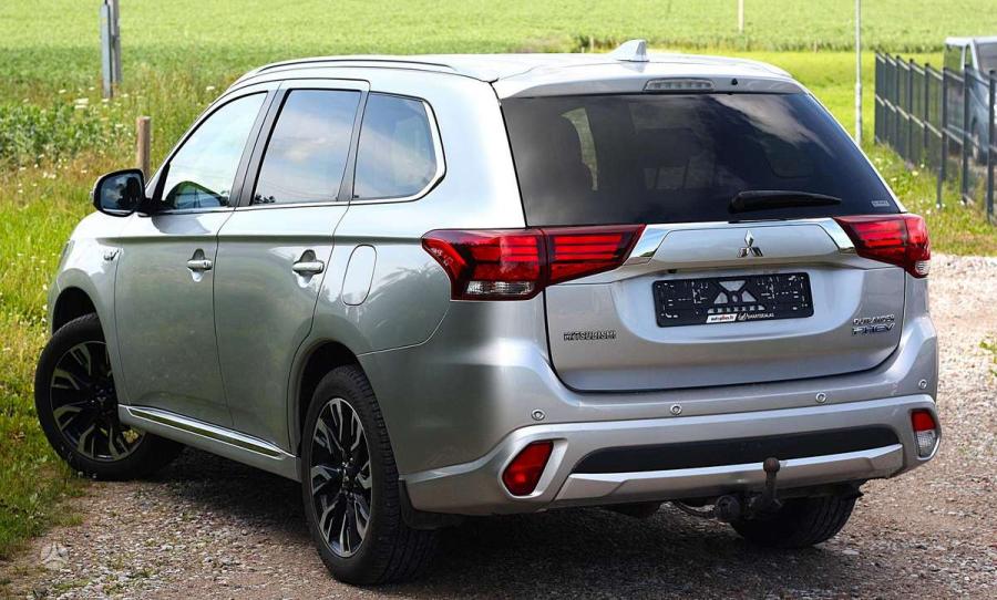 Grey Mitsubishi Outlander 2017 in Kretinga, with an engine capacity of 2.00 L and mileage of 167 thousand km for 13399 €, photo 20 on AUTOMOTO.COM.LV
