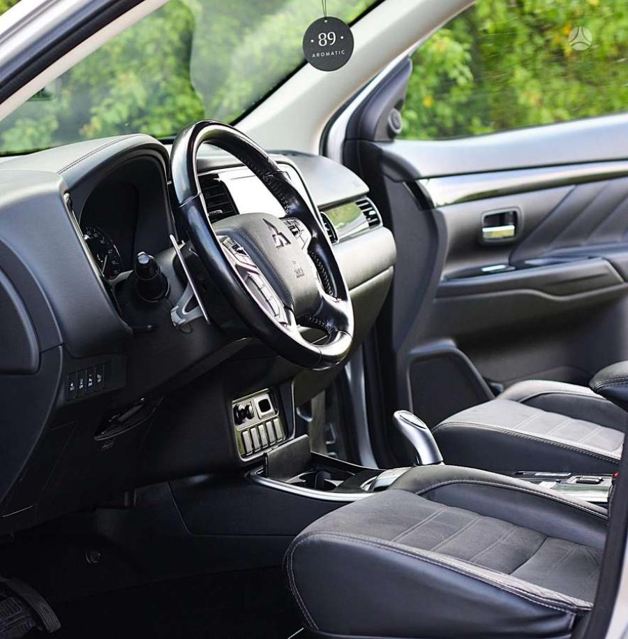 Grey Mitsubishi Outlander 2017 in Kretinga, with an engine capacity of 2.00 L and mileage of 167 thousand km for 13399 €, photo 21 on AUTOMOTO.COM.LV