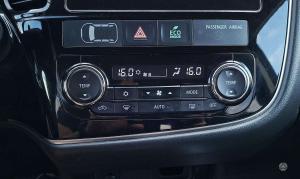 Grey Mitsubishi Outlander 2017 in Kretinga, with an engine capacity of 2.00 L and mileage of 167 thousand km for 13399 €, photo 29 on AUTOMOTO.COM.LV