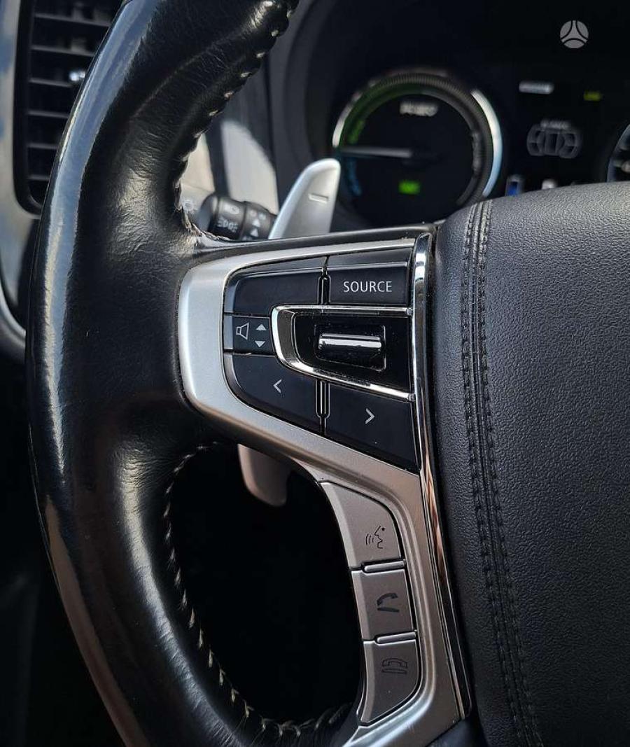 Grey Mitsubishi Outlander 2017 in Kretinga, with an engine capacity of 2.00 L and mileage of 167 thousand km for 13399 €, photo 36 on AUTOMOTO.COM.LV