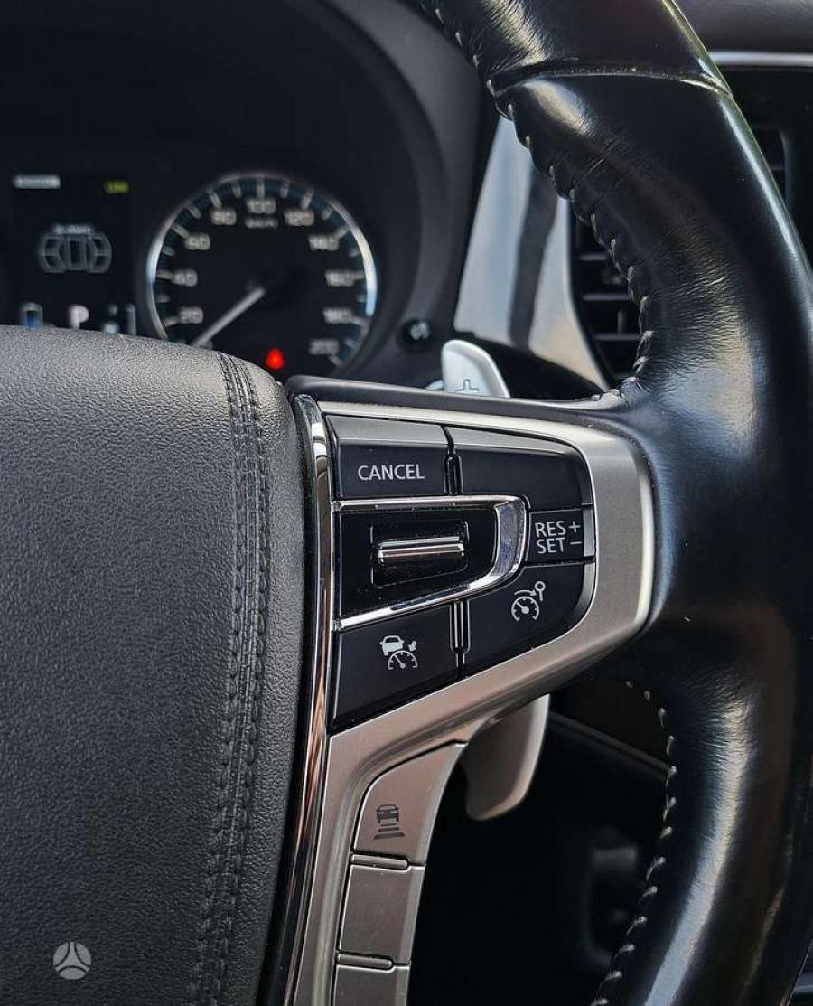 Grey Mitsubishi Outlander 2017 in Kretinga, with an engine capacity of 2.00 L and mileage of 167 thousand km for 13399 €, photo 37 on AUTOMOTO.COM.LV