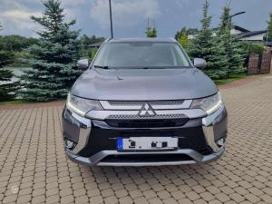 Grey Mitsubishi Outlander 2017 in Alytus, with an engine capacity of 2.00 L and mileage of 126 thousand km for 13500 €, photo 3 on AUTOMOTO.COM.LV
