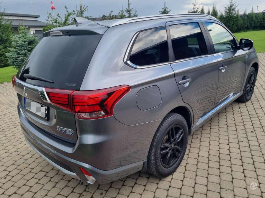 Grey Mitsubishi Outlander 2017 in Alytus, with an engine capacity of 2.00 L and mileage of 126 thousand km for 13500 €, photo 6 on AUTOMOTO.COM.LV