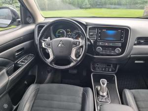 Grey Mitsubishi Outlander 2017 in Alytus, with an engine capacity of 2.00 L and mileage of 126 thousand km for 13500 €, photo 11 on AUTOMOTO.COM.LV
