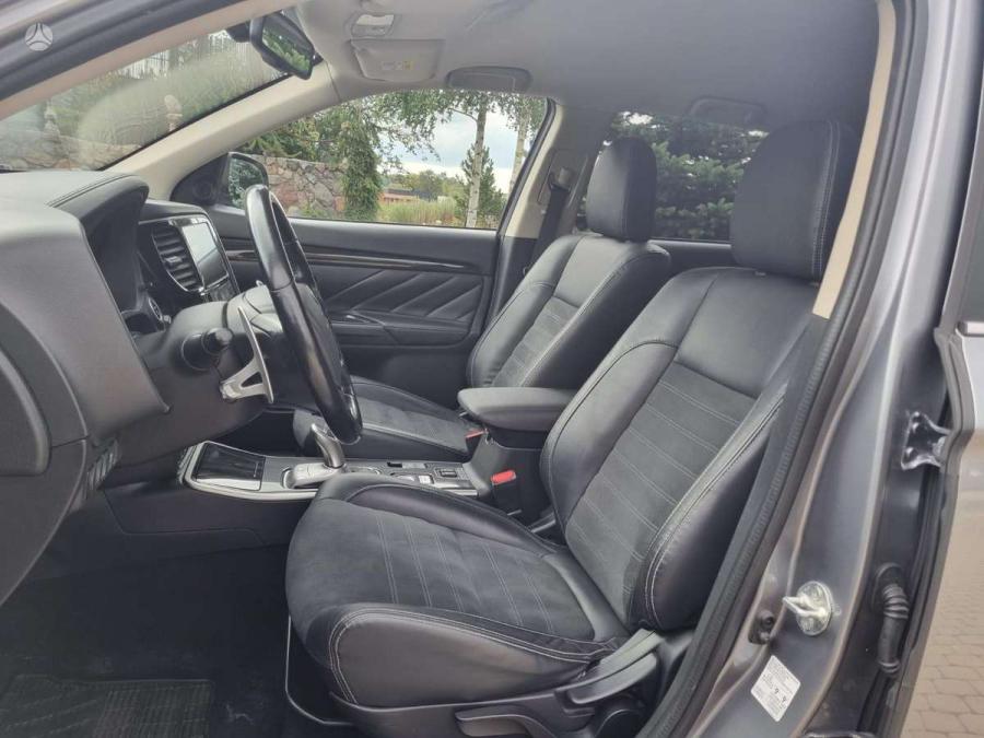 Grey Mitsubishi Outlander 2017 in Alytus, with an engine capacity of 2.00 L and mileage of 126 thousand km for 13500 €, photo 13 on AUTOMOTO.COM.LV
