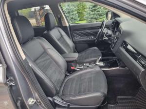 Grey Mitsubishi Outlander 2017 in Alytus, with an engine capacity of 2.00 L and mileage of 126 thousand km for 13500 €, photo 15 on AUTOMOTO.COM.LV
