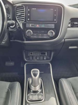 Grey Mitsubishi Outlander 2017 in Alytus, with an engine capacity of 2.00 L and mileage of 126 thousand km for 13500 €, photo 18 on AUTOMOTO.COM.LV