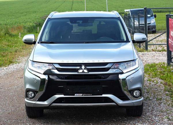 Mitsubishi Outlander 2017 Kretinga vietnē Pelēks Mitsubishi Outlander 2017 Kretinga, ar dzinēja tilpumu 2.00 L un nobraukumu 167 tūkst. km par 13399 €, foto 6 vietnē AUTOMOTO.COM.LV