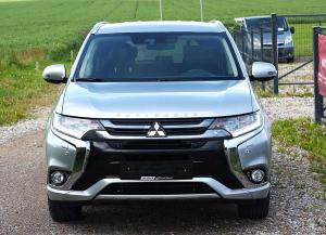 Grey Mitsubishi Outlander 2017 in Kretinga, with an engine capacity of 2.00 L and mileage of 167 thousand km for 13399 €, photo 6 on AUTOMOTO.COM.LV
