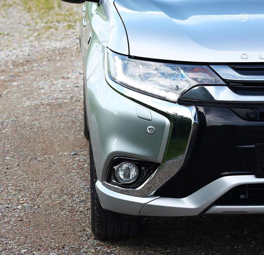 Grey Mitsubishi Outlander 2017 in Kretinga, with an engine capacity of 2.00 L and mileage of 167 thousand km for 13399 €, photo 7 on AUTOMOTO.COM.LV