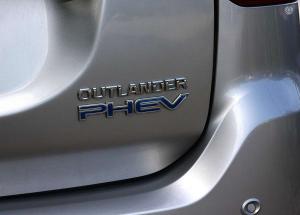 Grey Mitsubishi Outlander 2017 in Kretinga, with an engine capacity of 2.00 L and mileage of 167 thousand km for 13399 €, photo 20 on AUTOMOTO.COM.LV