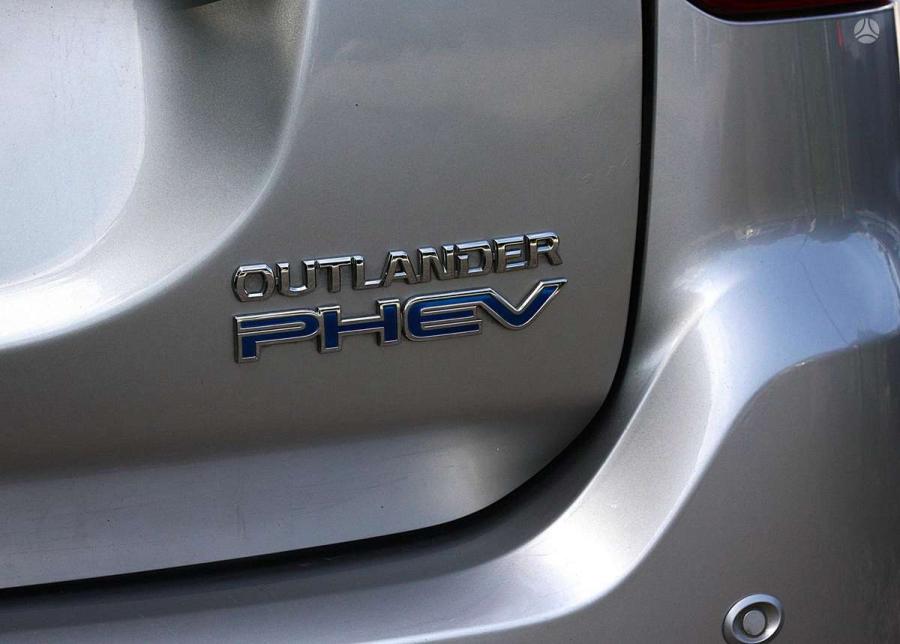 Grey Mitsubishi Outlander 2017 in Kretinga, with an engine capacity of 2.00 L and mileage of 167 thousand km for 13399 €, photo 20 on AUTOMOTO.COM.LV