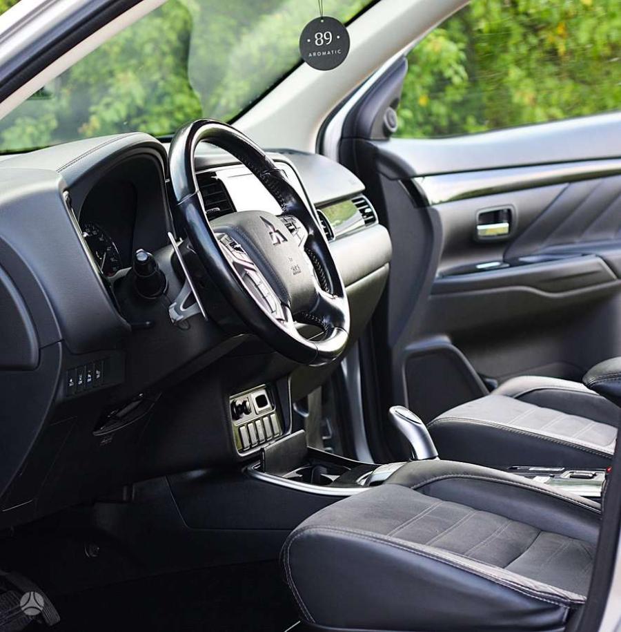 Grey Mitsubishi Outlander 2017 in Kretinga, with an engine capacity of 2.00 L and mileage of 167 thousand km for 13399 €, photo 21 on AUTOMOTO.COM.LV