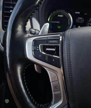 Grey Mitsubishi Outlander 2017 in Kretinga, with an engine capacity of 2.00 L and mileage of 167 thousand km for 13399 €, photo 37 on AUTOMOTO.COM.LV