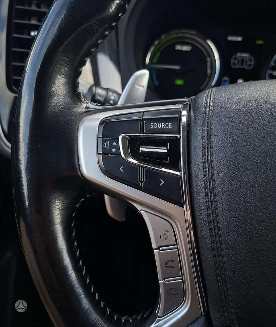 Grey Mitsubishi Outlander 2017 in Kretinga, with an engine capacity of 2.00 L and mileage of 167 thousand km for 13399 €, photo 37 on AUTOMOTO.COM.LV