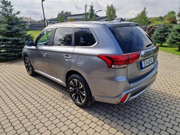 Grey Mitsubishi Outlander 2017 in Alytus, with an engine capacity of 2.00 L and mileage of 126 thousand km for 14500 €, photo 5 on AUTOMOTO.COM.LV