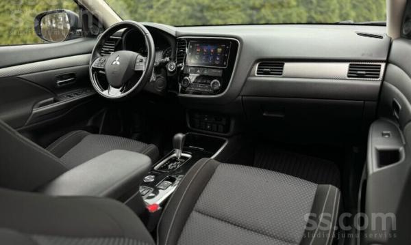 Mitsubishi Outlander 2017 LiepÄja vietnÄ PelÄks Mitsubishi Outlander 2017 LiepÄja, ar dzinÄja tilpumu 2.30 L un nobraukumu 186 tÅ«kst. km par 11500 ā¬, foto 4 vietnÄ AUTOMOTO.COM.LV