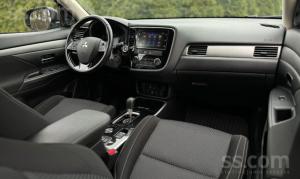 Pelēks Mitsubishi Outlander 2017 Liepāja, ar dzinēja tilpumu 2.30 L un nobraukumu 186 tūkst. km par 11500 €, foto 4 vietnē AUTOMOTO.COM.LV