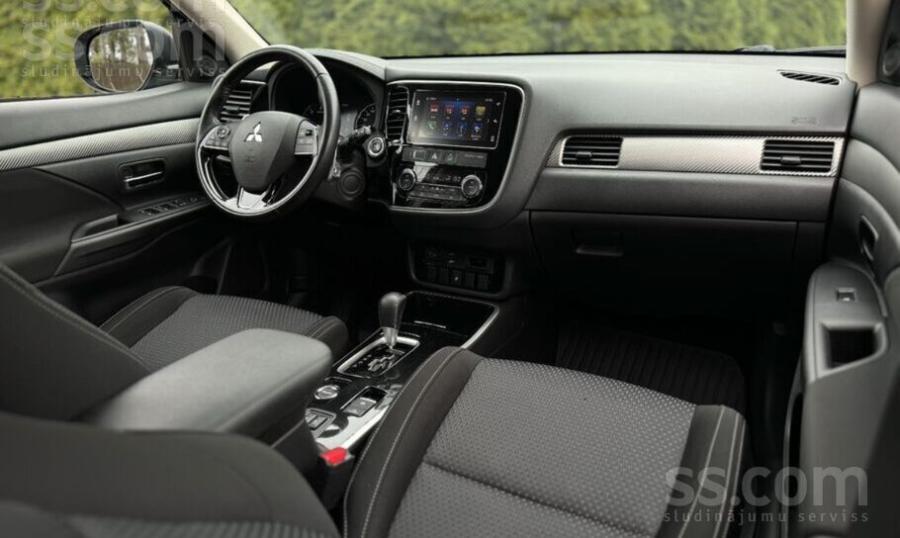 Pelēks Mitsubishi Outlander 2017 Liepāja, ar dzinēja tilpumu 2.30 L un nobraukumu 186 tūkst. km par 11500 €, foto 4 vietnē AUTOMOTO.COM.LV