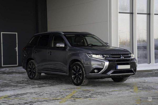 Pelēks Mitsubishi Outlander 2018 Viļņa, ar dzinēja tilpumu 2.00 L un nobraukumu 123 tūkst. km par 16800 €, foto 9 vietnē AUTOMOTO.COM.LV