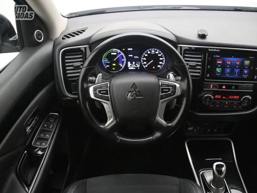 Pelēks Mitsubishi Outlander 2018 Viļņa, ar dzinēja tilpumu 2.40 L un nobraukumu 187 tūkst. km par 16199 €, foto 18 vietnē AUTOMOTO.COM.LV