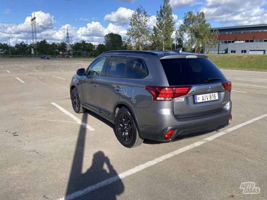 Pelēks Mitsubishi Outlander 2018 Šauļi, ar dzinēja tilpumu 2.40 L un nobraukumu 170 tūkst. km par 13400 €, foto 4 vietnē AUTOMOTO.COM.LV