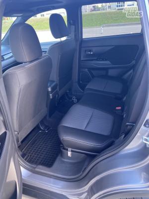 Pelēks Mitsubishi Outlander 2018 Šauļi, ar dzinēja tilpumu 2.40 L un nobraukumu 170 tūkst. km par 13400 €, foto 8 vietnē AUTOMOTO.COM.LV