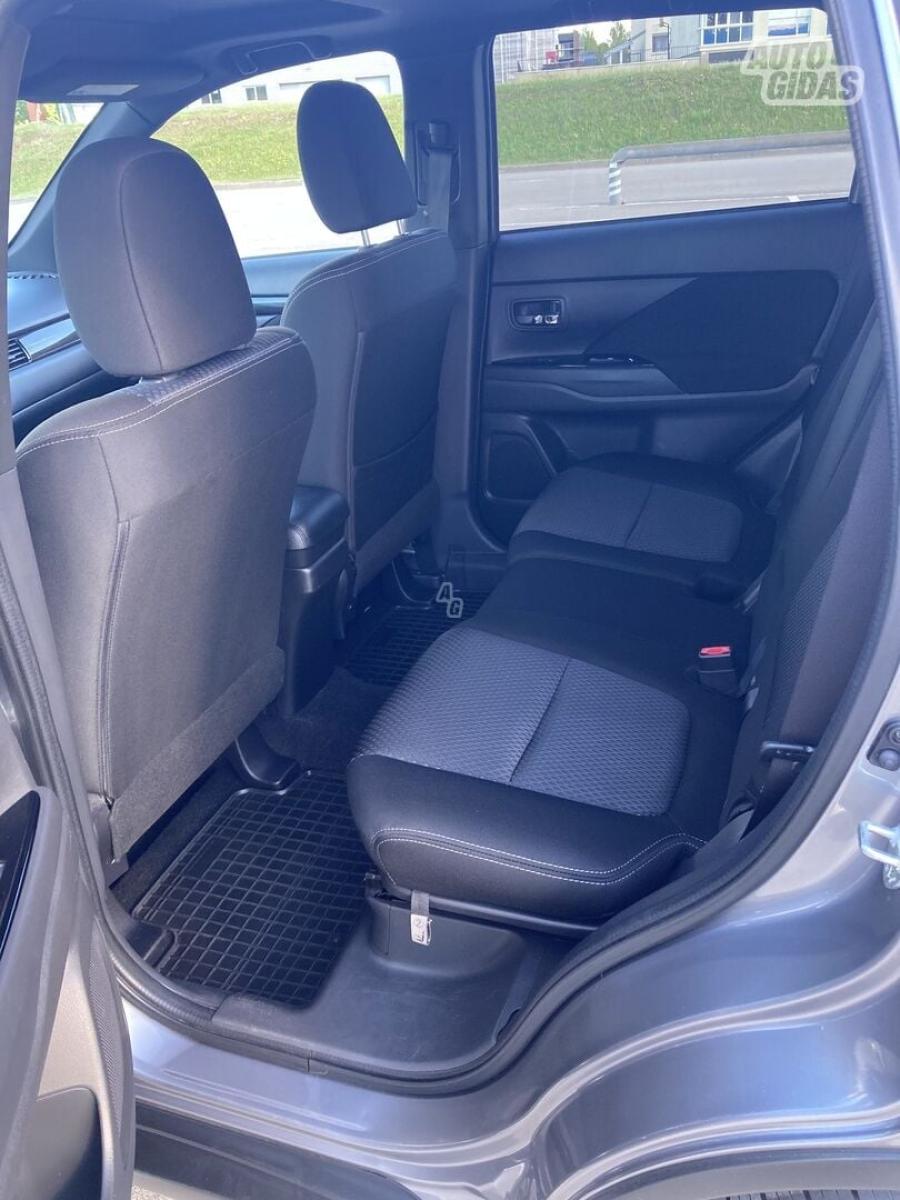 Pelēks Mitsubishi Outlander 2018 Šauļi, ar dzinēja tilpumu 2.40 L un nobraukumu 170 tūkst. km par 13400 €, foto 8 vietnē AUTOMOTO.COM.LV