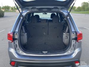 Pelēks Mitsubishi Outlander 2018 Šauļi, ar dzinēja tilpumu 2.40 L un nobraukumu 170 tūkst. km par 13400 €, foto 9 vietnē AUTOMOTO.COM.LV