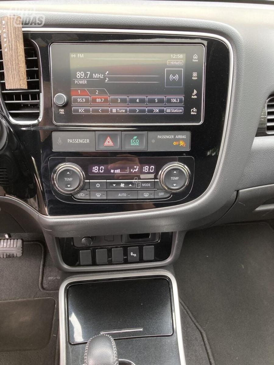 Pelēks Mitsubishi Outlander 2018 Šauļi, ar dzinēja tilpumu 2.40 L un nobraukumu 170 tūkst. km par 13400 €, foto 13 vietnē AUTOMOTO.COM.LV