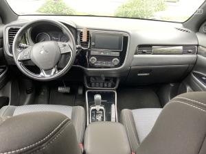 Pelēks Mitsubishi Outlander 2018 Šauļi, ar dzinēja tilpumu 2.40 L un nobraukumu 170 tūkst. km par 13400 €, foto 14 vietnē AUTOMOTO.COM.LV