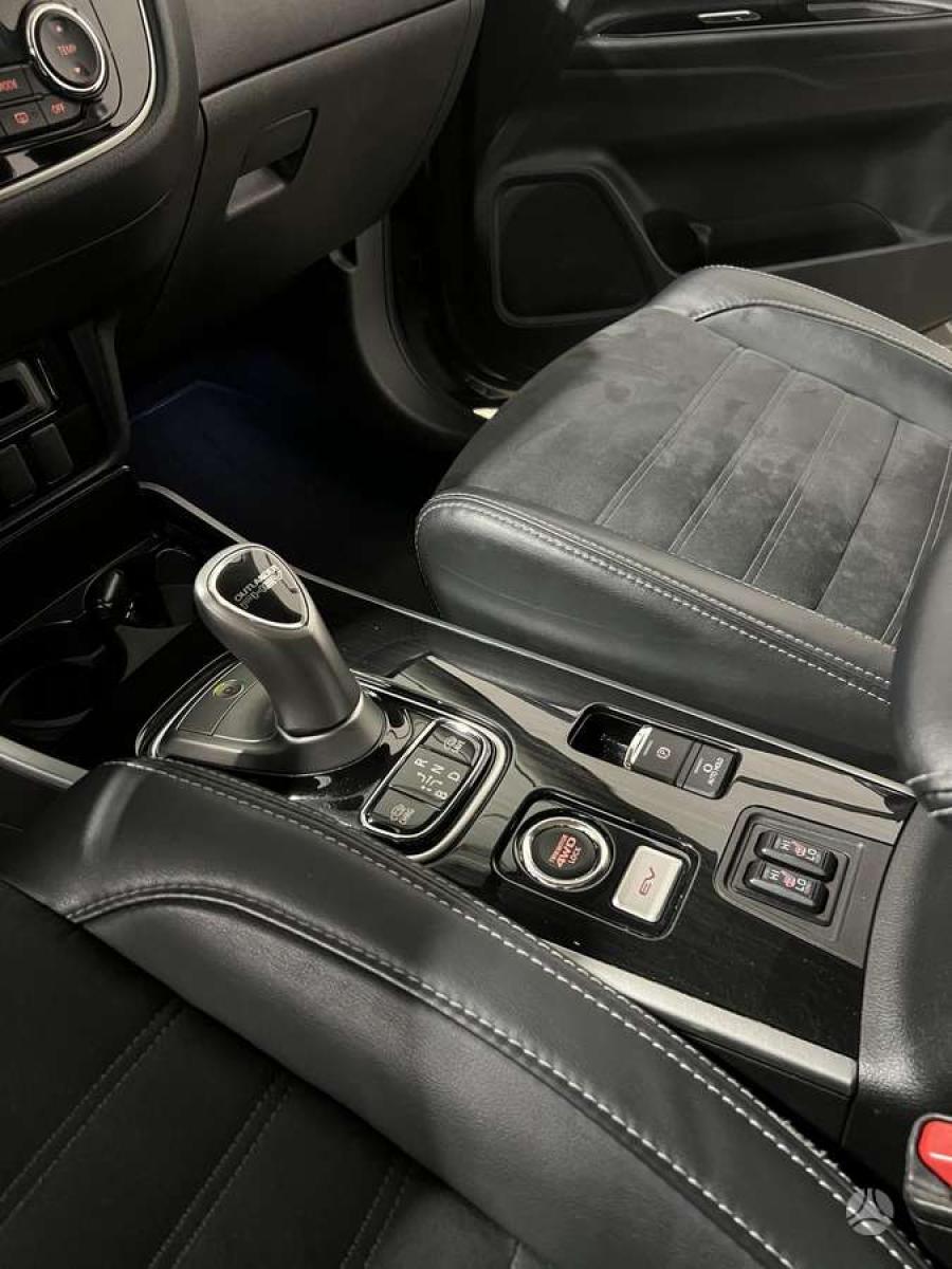 Pelēks Mitsubishi Outlander 2018 Klaipėda, ar dzinēja tilpumu 2.00 L un nobraukumu 137 tūkst. km par 16500 €, foto 4 vietnē AUTOMOTO.COM.LV