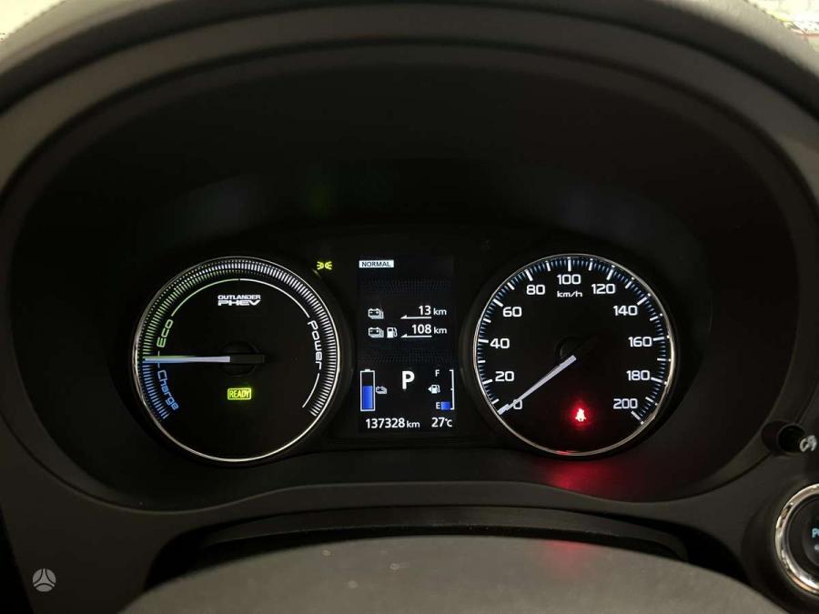 Pelēks Mitsubishi Outlander 2018 Klaipėda, ar dzinēja tilpumu 2.00 L un nobraukumu 137 tūkst. km par 16500 €, foto 9 vietnē AUTOMOTO.COM.LV