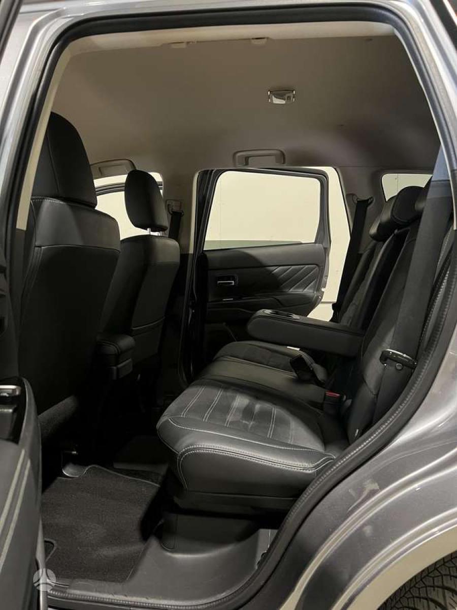Pelēks Mitsubishi Outlander 2018 Klaipėda, ar dzinēja tilpumu 2.00 L un nobraukumu 137 tūkst. km par 16500 €, foto 11 vietnē AUTOMOTO.COM.LV