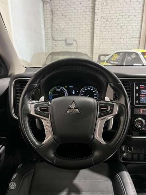 Pelēks Mitsubishi Outlander 2018 Klaipėda, ar dzinēja tilpumu 2.00 L un nobraukumu 137 tūkst. km par 16500 €, foto 12 vietnē AUTOMOTO.COM.LV