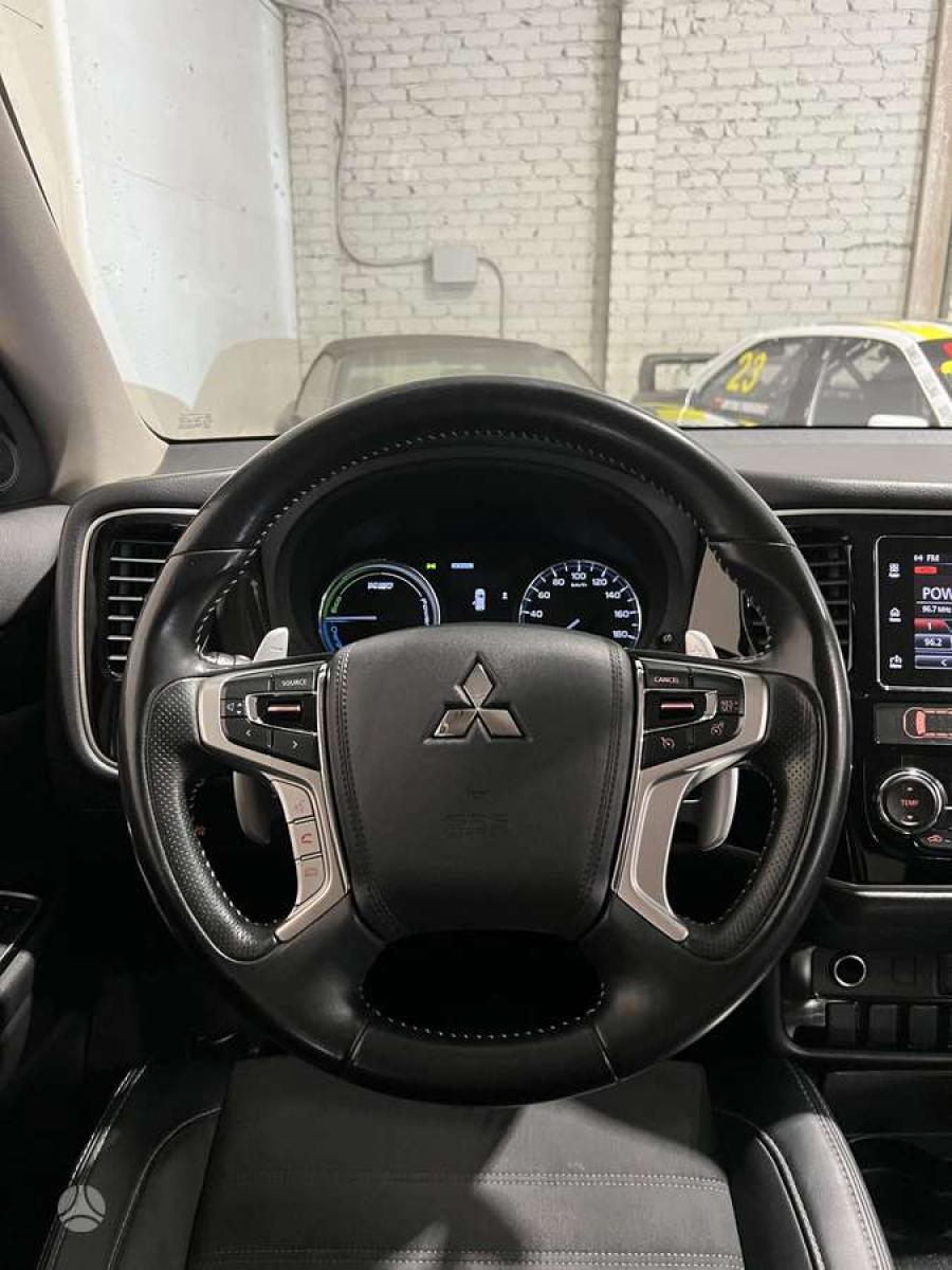 Pelēks Mitsubishi Outlander 2018 Klaipėda, ar dzinēja tilpumu 2.00 L un nobraukumu 137 tūkst. km par 16500 €, foto 12 vietnē AUTOMOTO.COM.LV