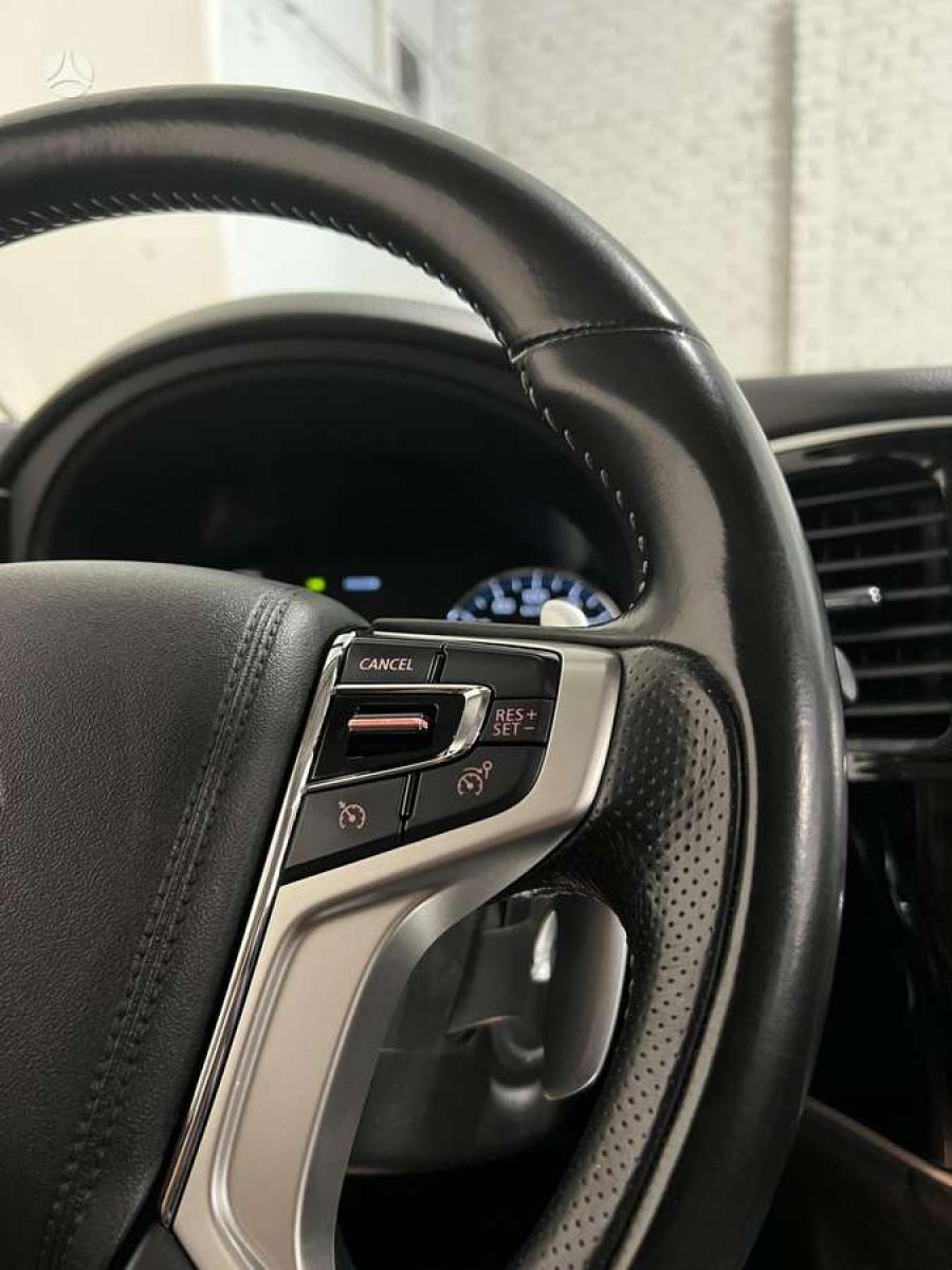 Pelēks Mitsubishi Outlander 2018 Klaipėda, ar dzinēja tilpumu 2.00 L un nobraukumu 137 tūkst. km par 16500 €, foto 18 vietnē AUTOMOTO.COM.LV