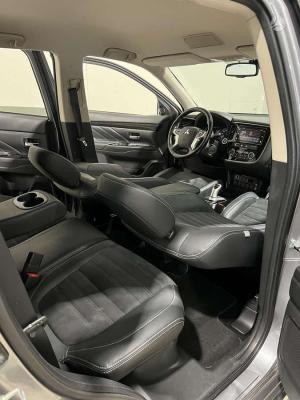 Pelēks Mitsubishi Outlander 2018 Klaipėda, ar dzinēja tilpumu 2.00 L un nobraukumu 137 tūkst. km par 16500 €, foto 20 vietnē AUTOMOTO.COM.LV