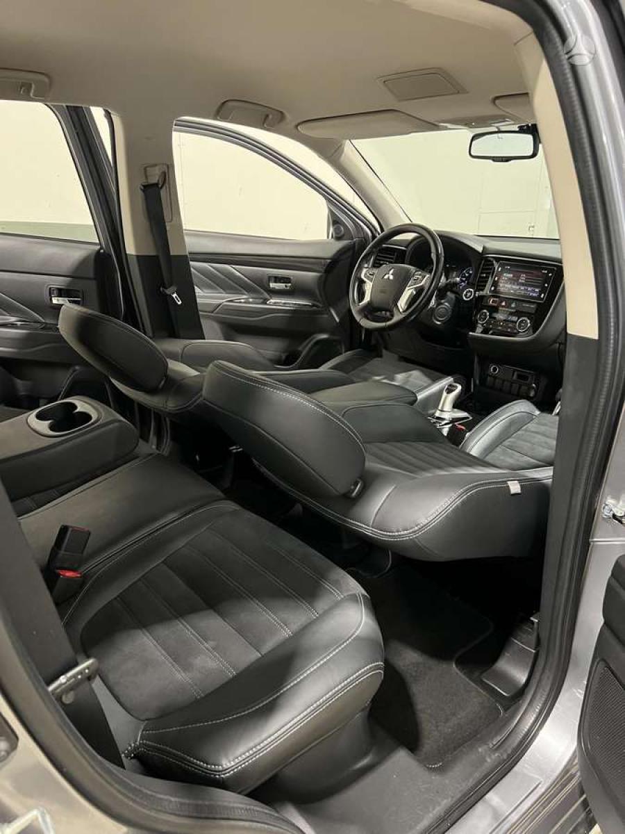 Pelēks Mitsubishi Outlander 2018 Klaipėda, ar dzinēja tilpumu 2.00 L un nobraukumu 137 tūkst. km par 16500 €, foto 20 vietnē AUTOMOTO.COM.LV