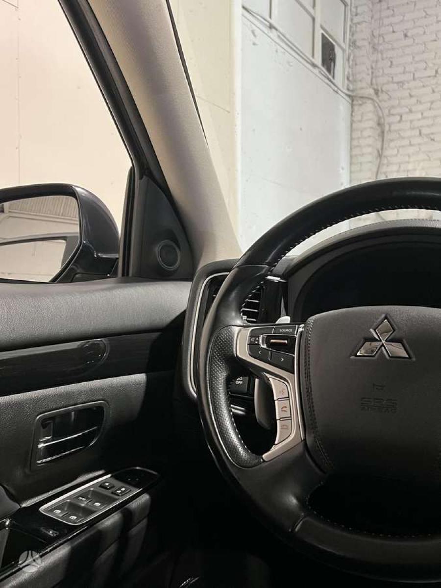 Pelēks Mitsubishi Outlander 2018 Klaipėda, ar dzinēja tilpumu 2.00 L un nobraukumu 137 tūkst. km par 16500 €, foto 22 vietnē AUTOMOTO.COM.LV